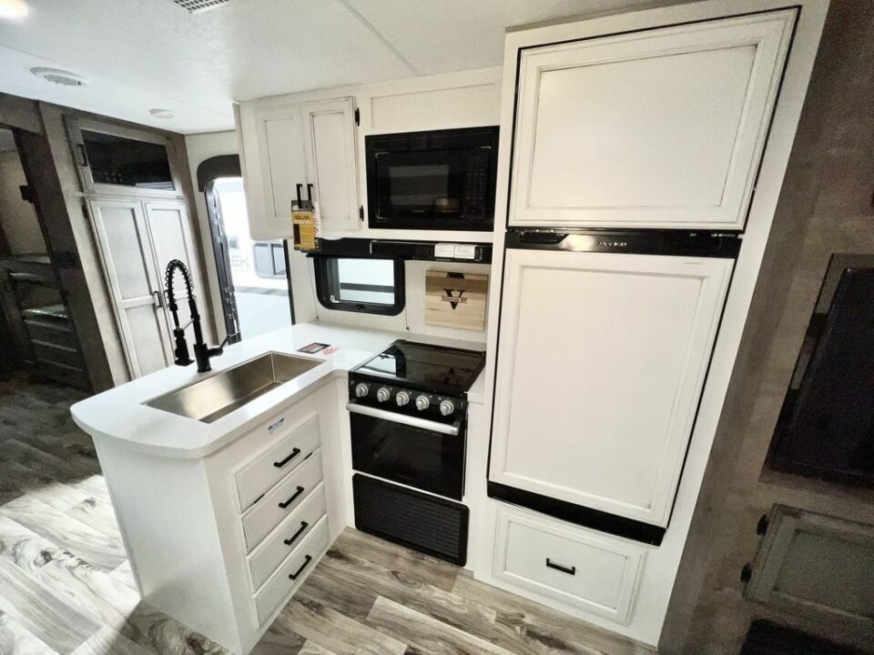 New 2022 Venture RV Travel Trailer SportTrek Touring Edition STT302VRB ...